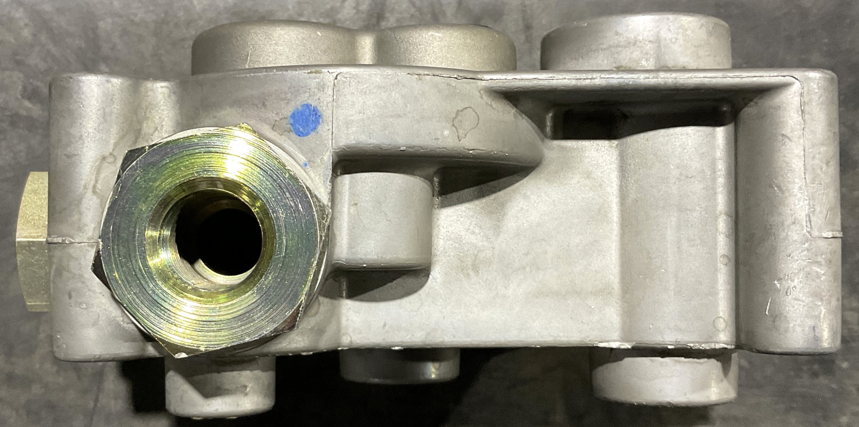 T-112852-B | Genuine Bendix Tractor Protection Valve NAVISTAR 2015037C ...