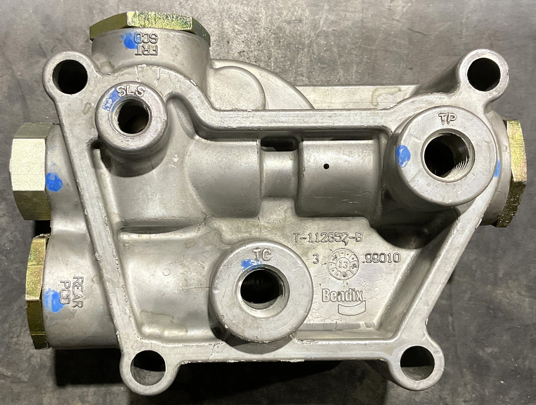 T-112852-B | Genuine Bendix Tractor Protection Valve NAVISTAR 2015037C ...