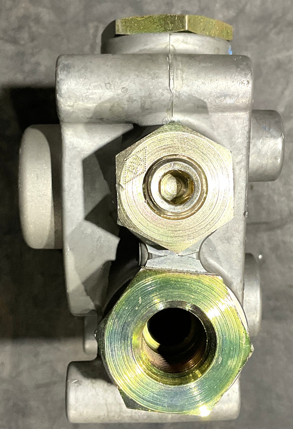 T-112852-B | Genuine Bendix Tractor Protection Valve NAVISTAR 2015037C ...