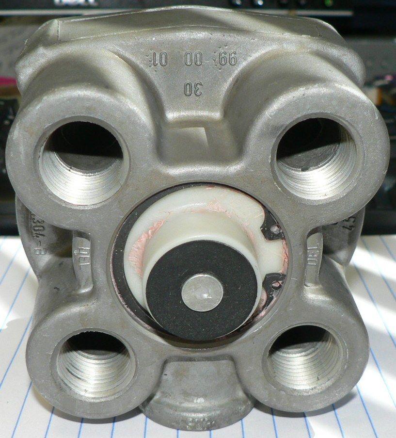 R-12DC BENDIX VALVE RELAY TAG RV040 5004629 800479, OSHKOSH 3171964 — G ...